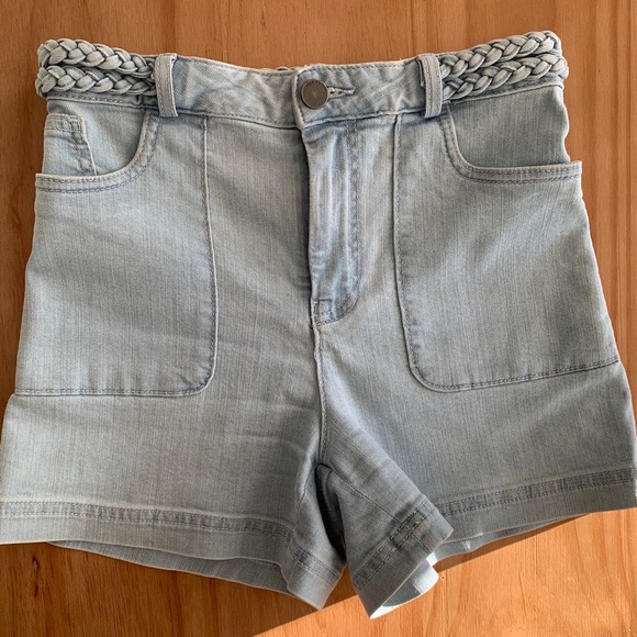 Alice + Olivia | Jeans | Alice And Olivia Jean Shorts 25 | Poshmark